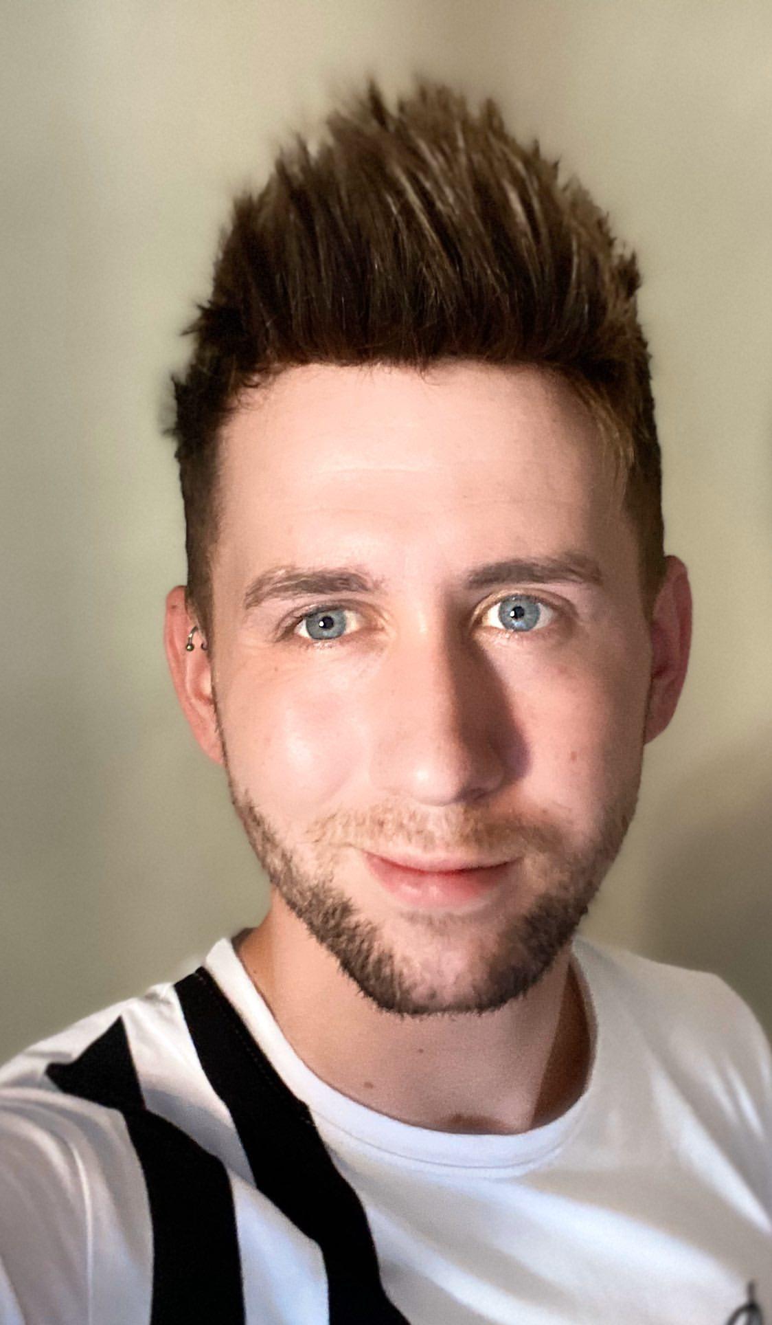 Why Many People Prefer Picking Up A Mens Real Hair Piece? – Lavivid Hair