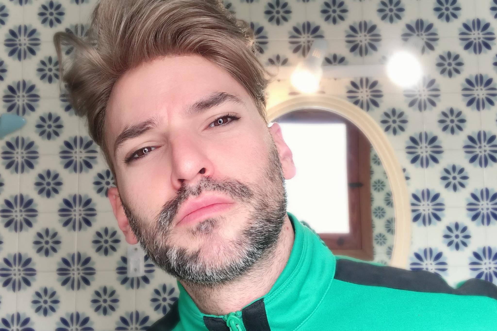 How Long Do You Need to Change or Maintain A Hair System? – Lavivid Hair