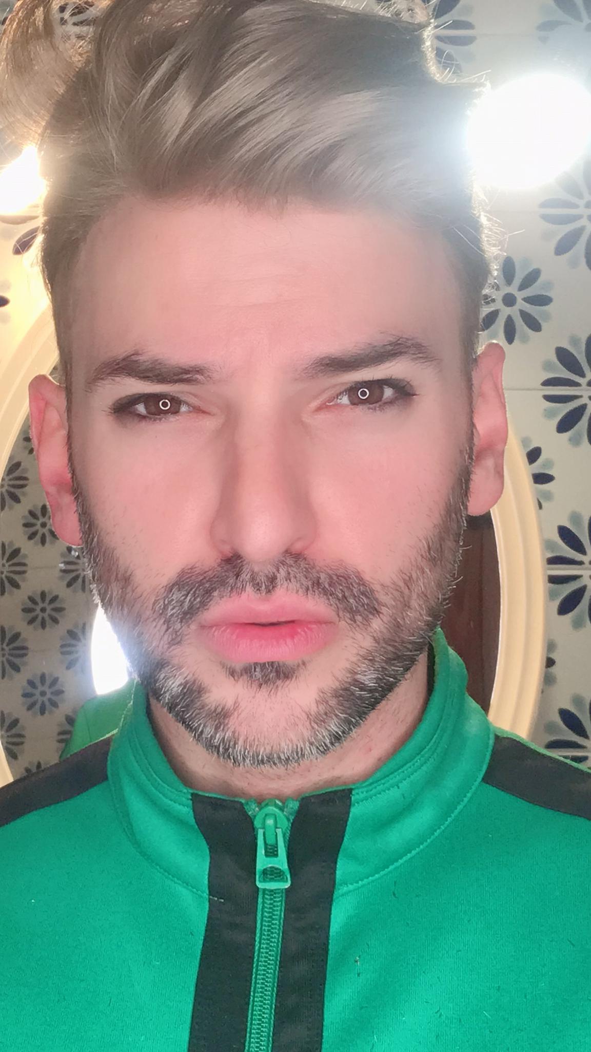 How to Choose The Best Hair Glue for Lace Front Wigs? – Lavivid Hair